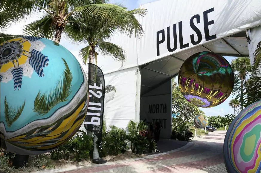 Anne Spalter, Miami Marbles flutningur fyrir PULSE Miami Beach. Með leyfi Anne Spalter.