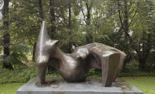 Henry Moore se leunende figuurbeeld: via Columbia se New Public Sculpture Outdoor blog