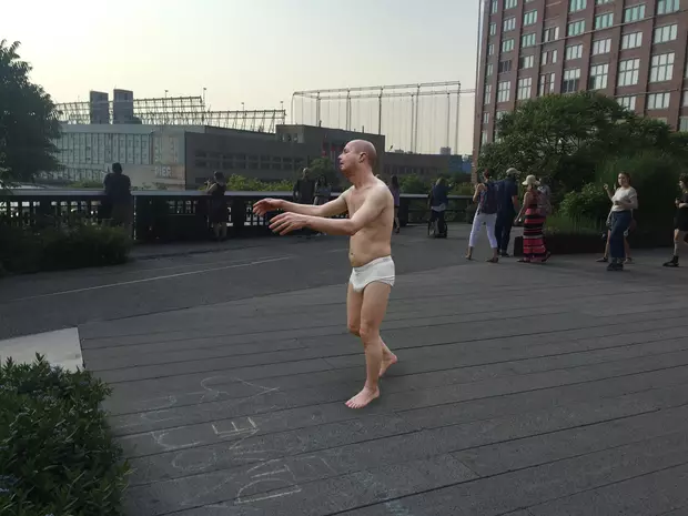 Somnambule de Tony Matelli (2014) Photo : courtesy Friend of the Highline