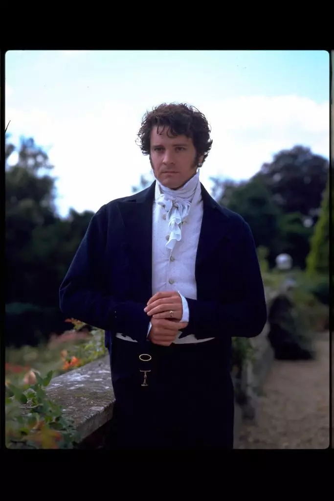 Leikarinn Colin Firth í hlutverki Mr. Darcy á sviðsmynd tímabilsdrama Pride And Prejudice, um 1995. (Mynd: Mark Lawrence/TV Times í gegnum Getty Images)