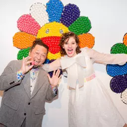 Takashi Murakami u Amirah Kassem ta’ Flour Shop fl-installazzjoni interattiva tagħha tal-arti tal-ħelu fil-Brooklyn Artists Ball. Ritratt: Liz Ligon, bil-kortesija tal-Mużew ta’ Brooklyn.