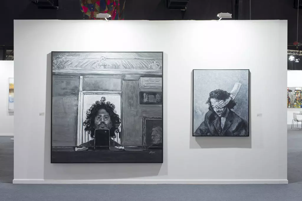 Pohľad na inštaláciu stánku Agial & Saleh Barakat Gallery na Bejrútskom veľtrhu umenia.