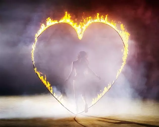 David Drebin, Heart of Fire (2013). Ugedriwwe vun Contessa Gallery.