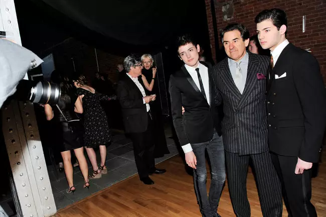 Peter Brant Jr., adwat, ak frè l, Harry Brant, ak papa l, Peter M. Brant. Foto: Nicholas Hunt, © Patrick McMullan.