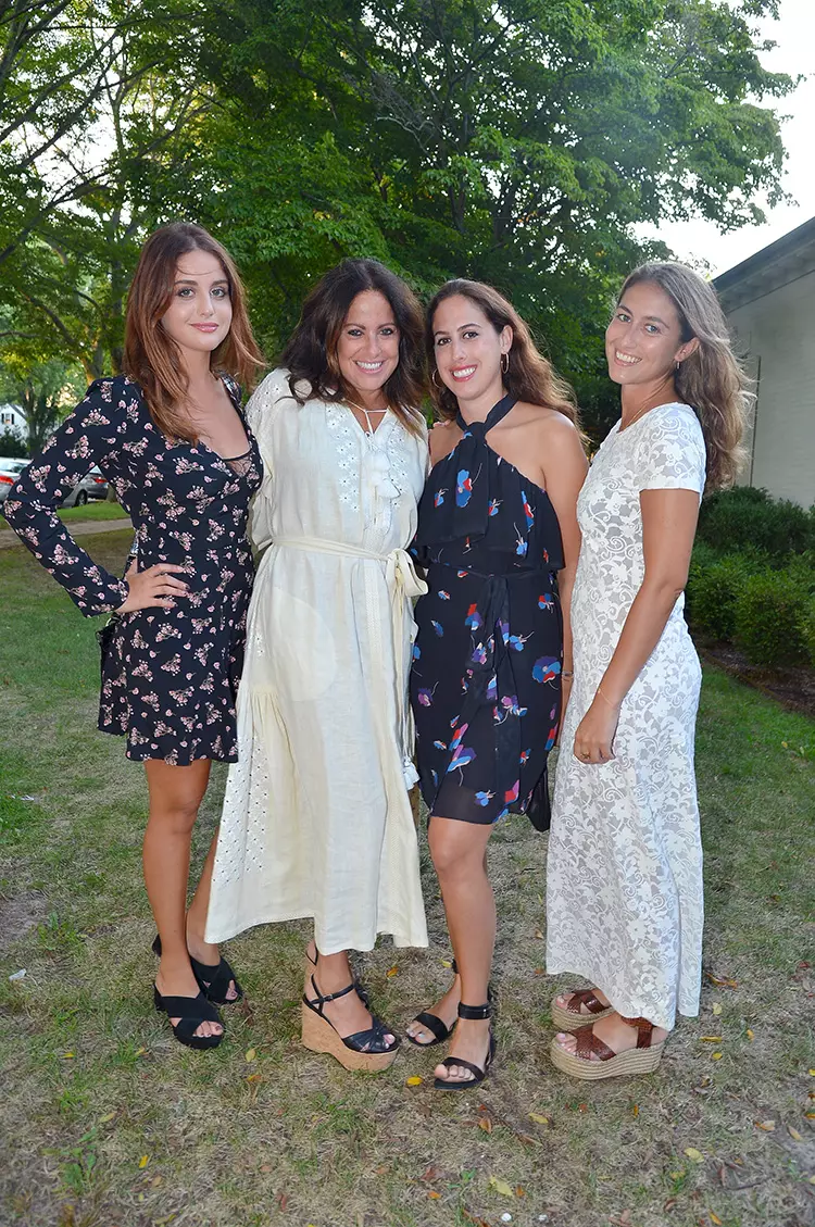 Sophie Curtis, Jill Stuart, Chloe Curtis, da Morgan Curtis a Guild Hall Summer Gala. © Patrick McMullan.