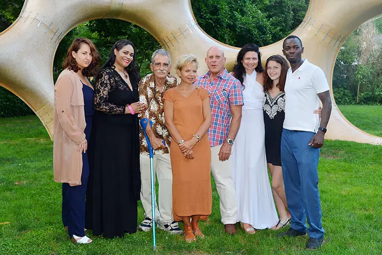 Veronica Leeanne, Princess Angelique Monet, Richard Lair, Patricia Sims, Dr. William Karesh, Dr. Scarlet Magda, Karina Voronich, at Paul Maucha sa pagtatanghal ng LongHouse Reserve ng Laurie Anderson's Concert for Dogs. © Patrick McMullan.