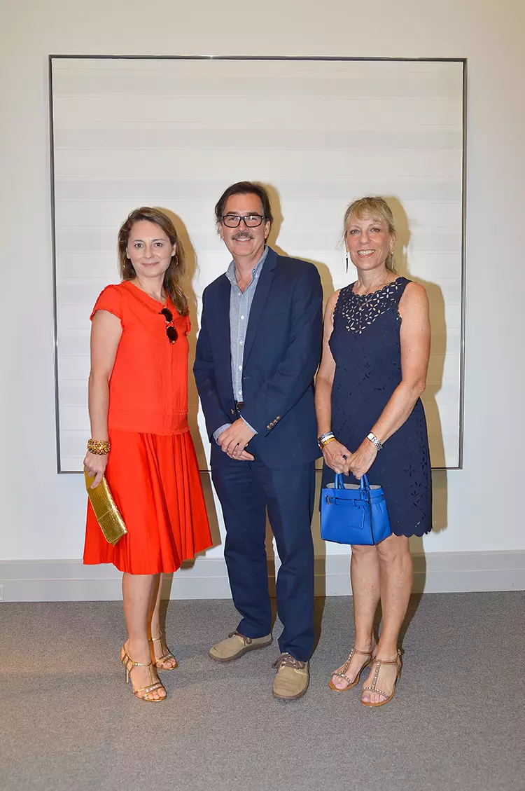 Susan Vecsey, Eric Dever, dan Arin Goldman di Gala Musim Panas Guild Hall. © Patrick McMullan.