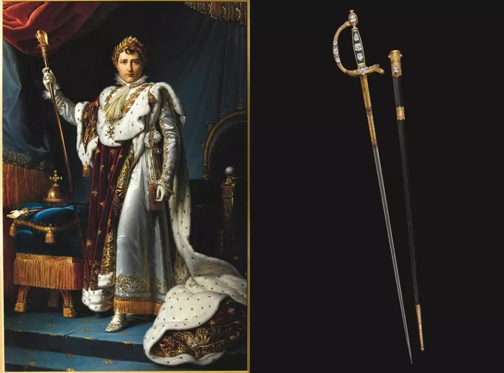 A gauche : François Gérard, Empereur Napoléon I(1806). Courtesy Palais Fesch, Musée des Beaux-Arts, Ajaccio. A droite : Epée Consulaire, dite aussi Epée du Sacre Napoléon Ier (1802). Avec l'aimable autorisation du Musée national du Château de Fontainebleau.