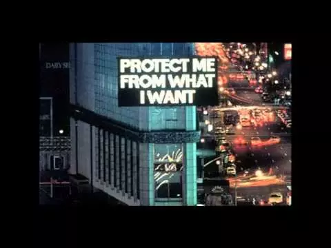 Jenny Holzer, Protect Me From What I Want (vídeo ainda). Foto: Youtube. (Não na coleção de Barrymore.)