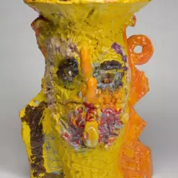 William J. O'Brien, enweghị aha, 2014, seramiiki glazed, 21 x 14 x 14 sentimita asatọ. Site n'ikike nke onye na-ese ihe na Marianne Boesky Gallery, New York.