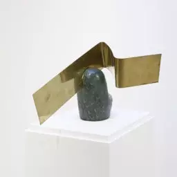 Камілла Хенрот, «Викрадання частини плаценти», 2013, бронза, латунь. Люб’язно надано художником Йоганном Кенігом, Берлін і камель Меннор, Париж. Фото: Фабріс Сейшас