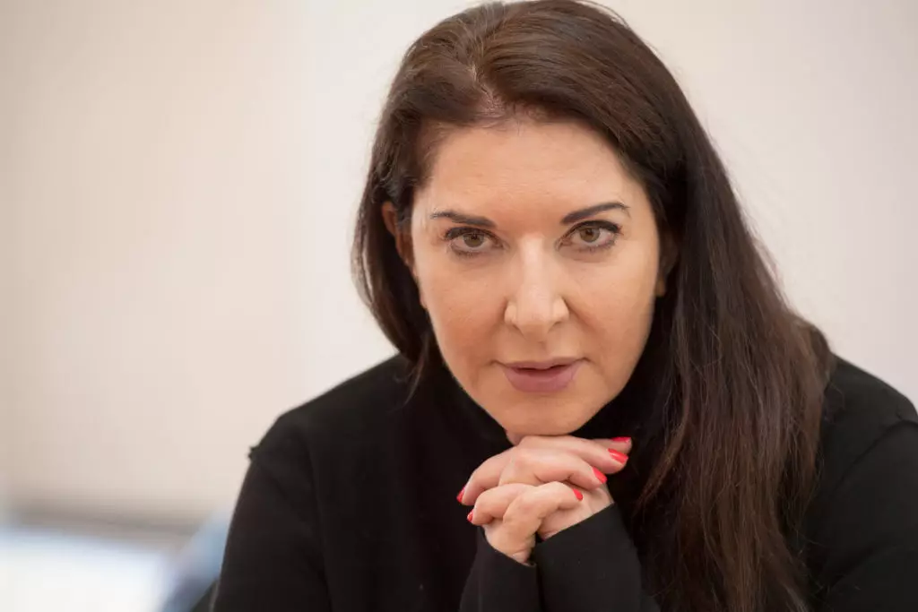 Marina Abramovic. Foto von Bastian Geza Aschoff, 2018, ©Kunst- und Ausstellungshalle der Bundesrepublik Deutschland GmbH.