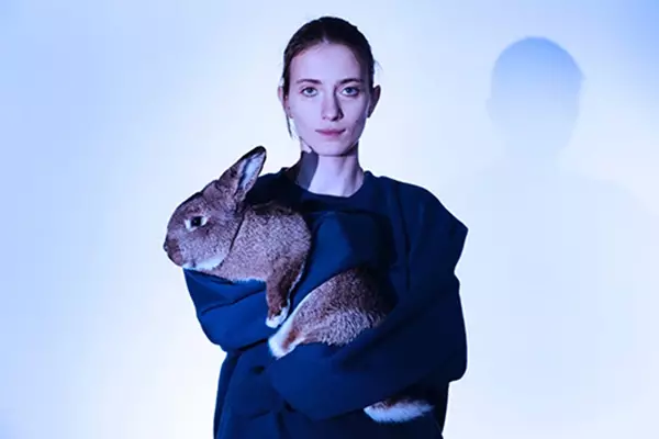 Anne Imhof's Bunnies Debut MoMA PS1 میں 34448_1