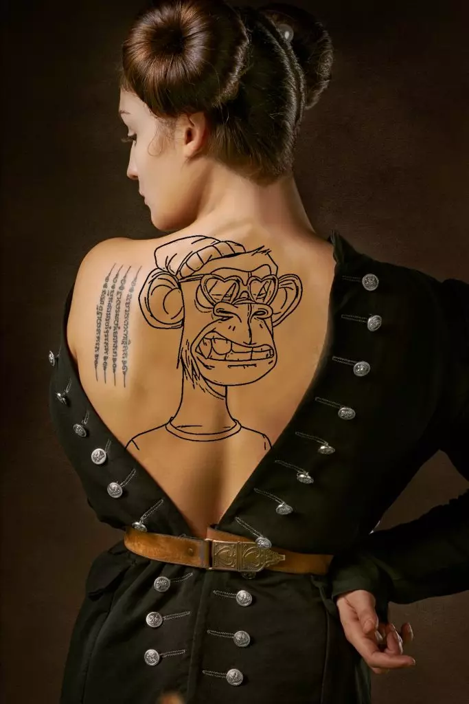 Rendu artistique de l'un des Bored Ape #6371, qui a été vendu chez Sotheby's, réimaginé comme un tatouage dorsal de grande taille. (Photo de MatPixel.net)