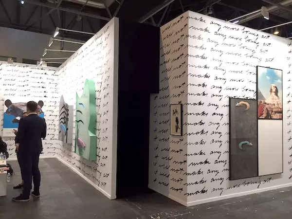 ARCO Madrid 2016의 Marian Goodman 부스 설치 모습. 사진: Lorena Muñoz-Alonso.