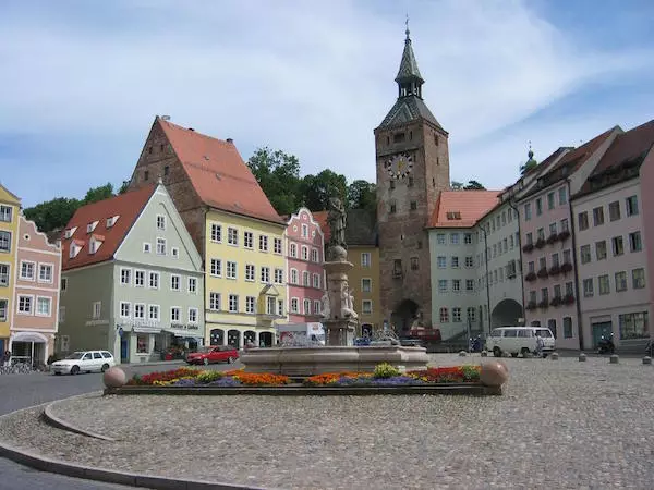 Idilliskā Bavārijas pilsēta negaidīti ir mākslas inovāciju priekšgalā. Foto: holidaycheck.com