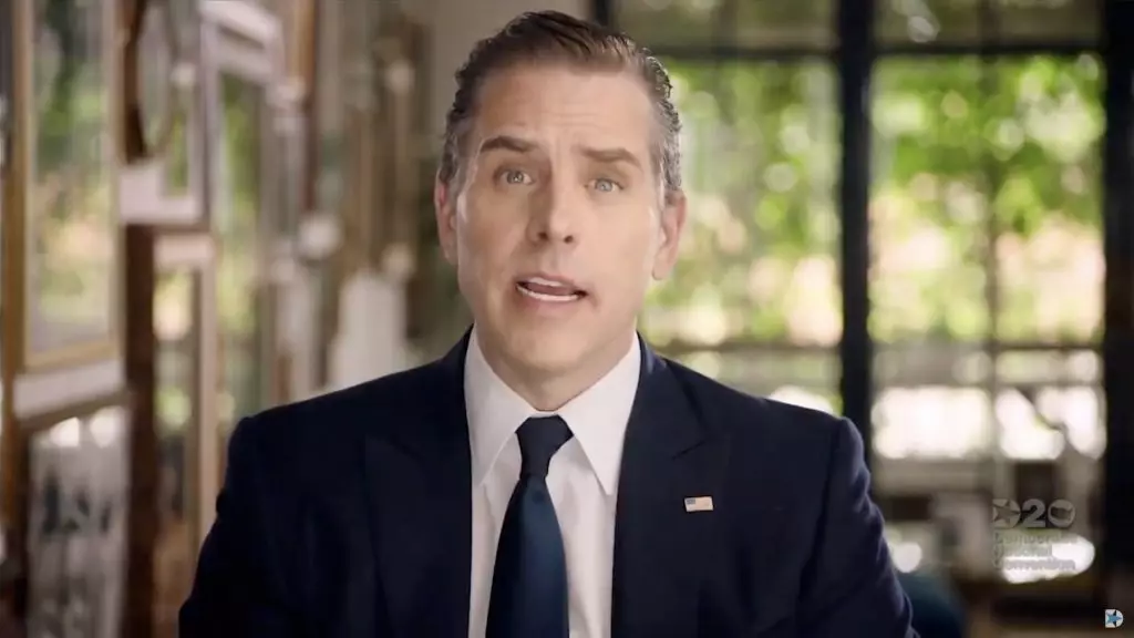 Hunter Biden កូនប្រុសរបស់បេក្ខភាពប្រធានាធិបតីនៃគណបក្សប្រជាធិបតេយ្យ Joe Biden ថ្លែងសុន្ទរកថានៅក្នុងសន្និបាត DNCC និម្មិតនៅថ្ងៃទី 20 ខែសីហា ឆ្នាំ 2020។ (រូបថតដោយ DNCC តាមរយៈរូបភាព Getty) (រូបថតដោយ Handout/DNCC តាមរយៈរូបភាព Getty)