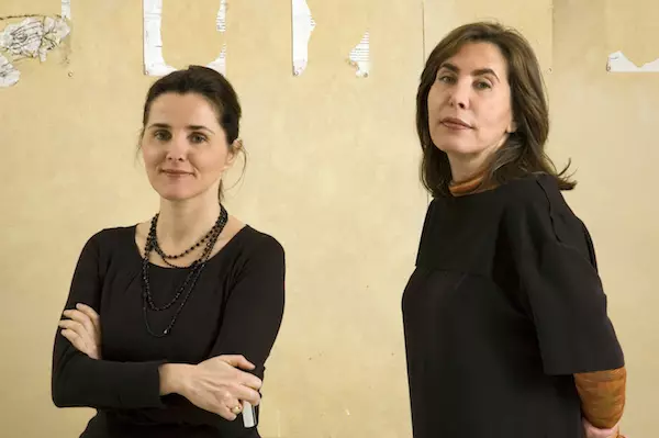 Isabel og Elvira Mignoni frá Galería Elvira GonzalezMynd: © descubrirelarte