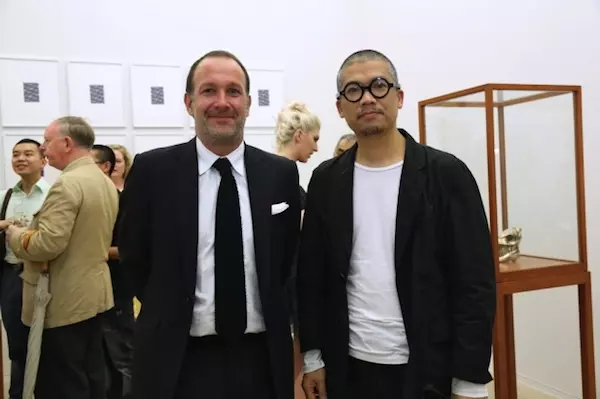 Simon Lee con el artista Stanley WongFoto: © Tatler Asia