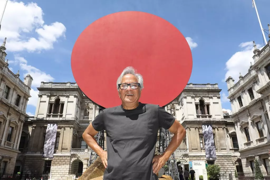 Anish Kapoor Achawana Dhigirii Yakakura muChina, Kuve Wechipiri Wekune dzimwe nyika muimbi kuratidza muBeijing's Yakarambidzwa Guta. 34979_1