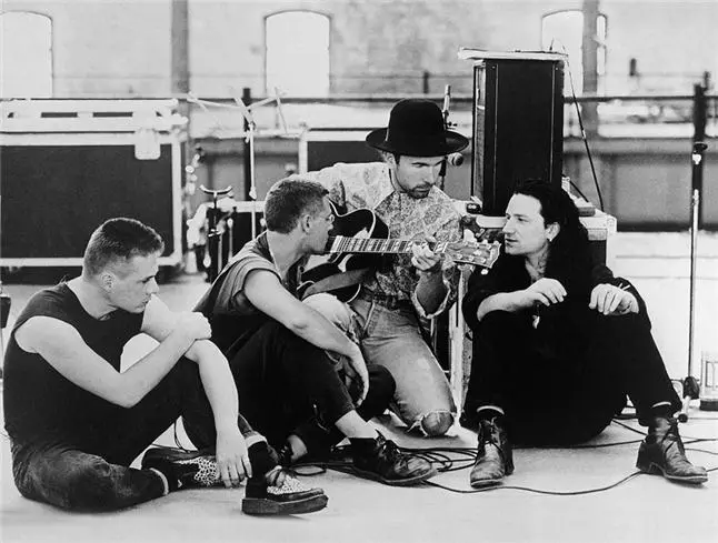 Ηχογράφηση Rattle and Hum στις ΗΠΑ το 1988 στο Δουβλίνο. Εικόνα: ©Colm Henry. Ευγενική προσφορά της Morrison Hotel Gallery, Νέα Υόρκη