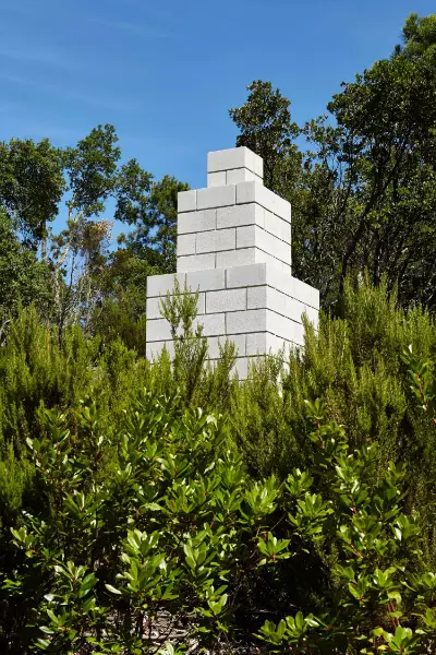 Sol LeWitt 1-2-3 Tower (1993) Photo: courtesy Galerie Mitterrand 