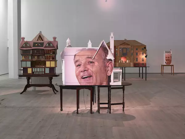 Installatsioonivaade Brian Griffithsi näitusele “BILL MURRAY: lugu distantsist, suurusest ja siirusest” 2015 BALTIC Kaasaegse Kunsti Keskuses. Foto: John McKenzie © 2015 BALTIC