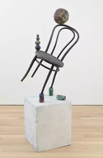 Folkert de Jong, Konfrans Aktı, (2013), Patinləşdirilmiş bürünc 78 11/16 x 23 9/16 x 19 5/8 düym. Foto: nəzakətlə James Cohen Gallery