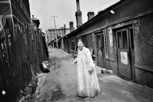 Ahn Sehong, Kim Sun-ok, geboren in 1922, heeft hard gewerkt om haar Koreaanse identiteitsverlangen niet te verliezen door in China te wonen sinds ze in 1942 werd opgeroepen voor een comfortstation in Shimenzi, China. Foto: Ahn Sehong.