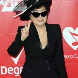 Yoko Ono. Ifoto ngoncedo lukaPatrick McMullan.