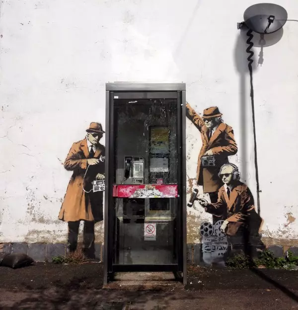 Banksy, Spy Booth (2014) Cheltenham, ចក្រភពអង់គ្លេស