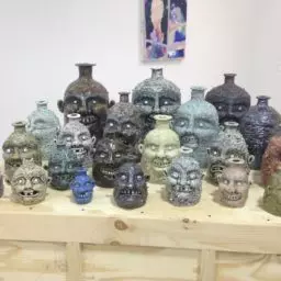 Rebecca Morgan, Oriṣiriṣi ti Oju Jugs, Asya Geisberg Gallery. Fọto: Cait Munro