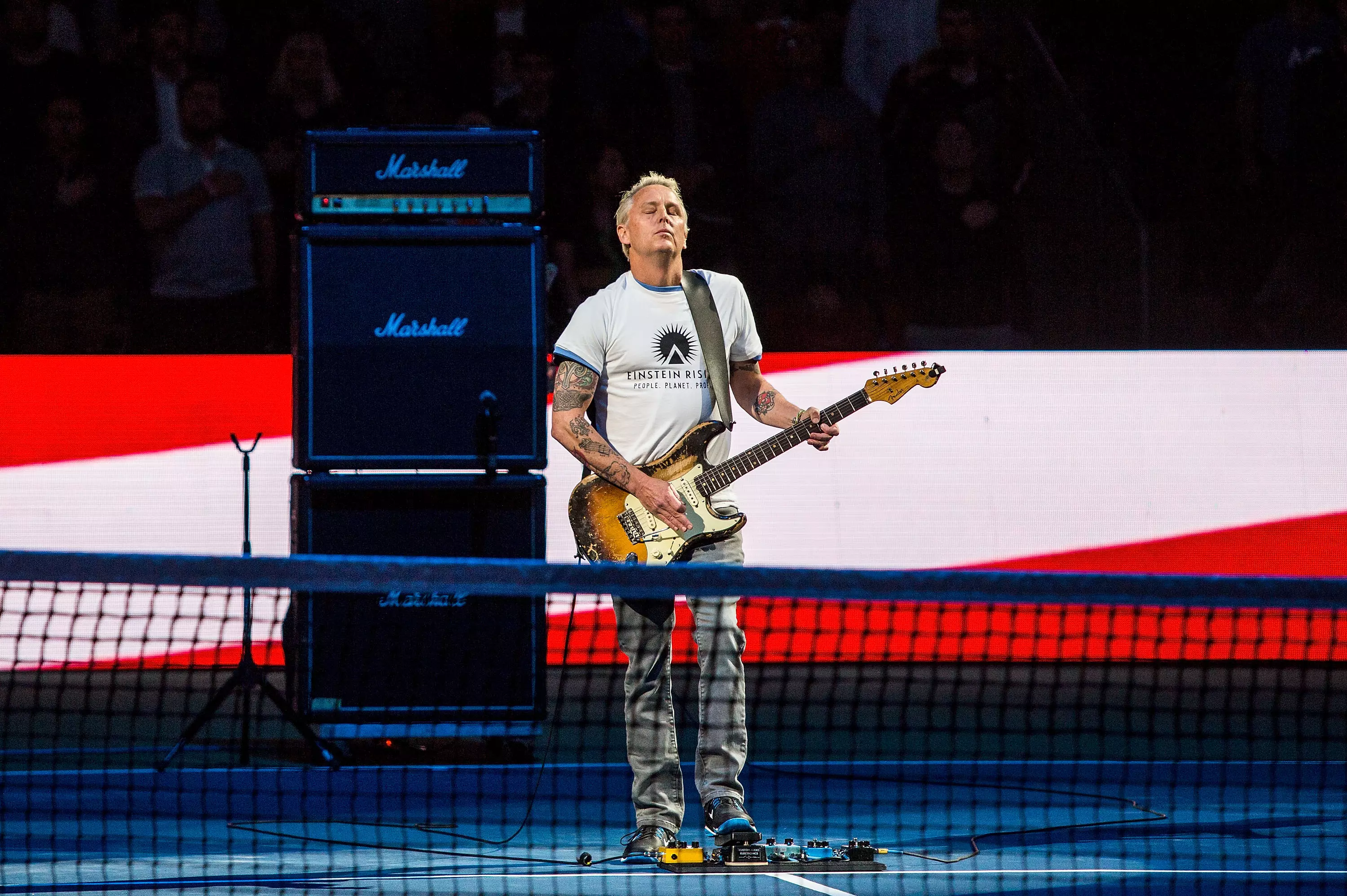 'Nervioso e emocionado': o guitarrista de Pearl Jam Mike McCready fala sobre a súa primeira mostra de arte