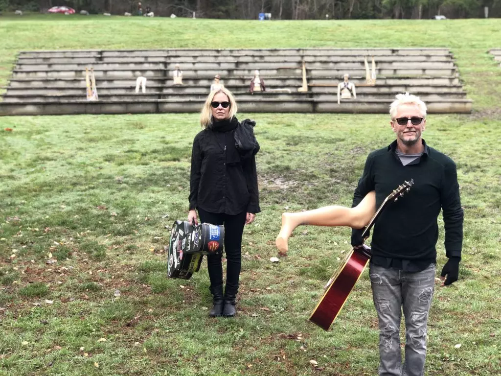 Oändlig färg och ljud (Kate Neckles och Mike McCready). Foto: Chris Adams.