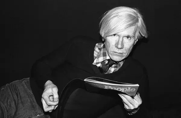 Andy Warhol. Duab: © 2015 Marcia Resnick los ntawm Punks, Poets & Provocateurs: New York City Bad Boys 1977-1982 los ntawm Marcia Resnick thiab Victor Bockris, luam tawm los ntawm Insight Editions. Siv nrog kev tso cai.