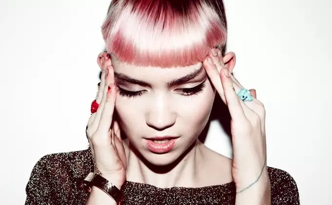 Grimes müüb eBays kunsti