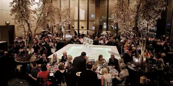 Letšoao la Iconic Four Seasons le rekisoa ka $96,000 37591_1