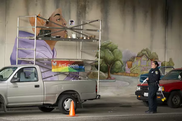 Mural anti-violência de pintura com foto de artista de Oakland 37596_1