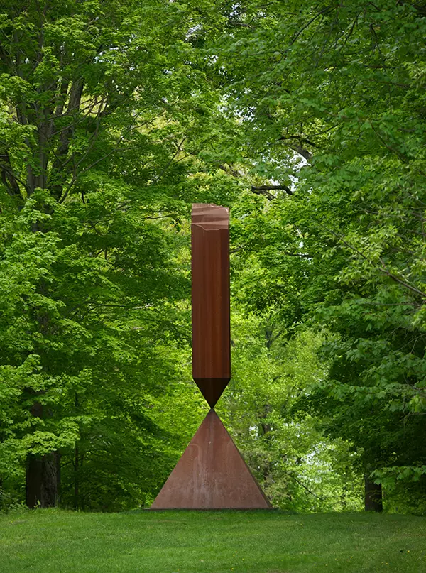 Barnett Newman Broken Obelisk (1967). Larawan: kagandahang-loob ng Storm King Art Center.