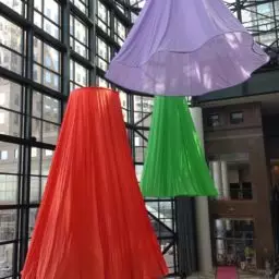 Heather Nicol, Soft Spin (2015), New York, Brookfield Place හි Winter Garden හි.