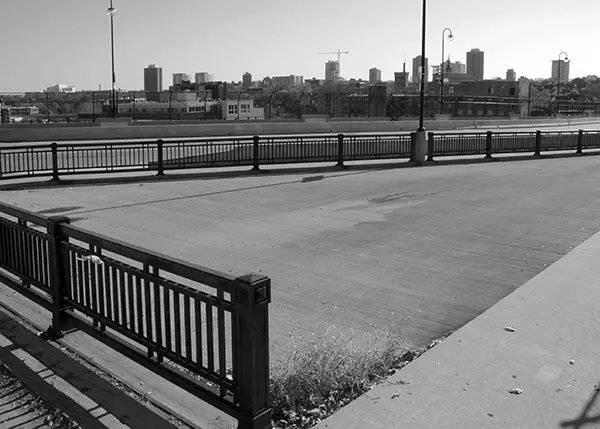 Blue Dress Park. Foto: Paul Druecke.