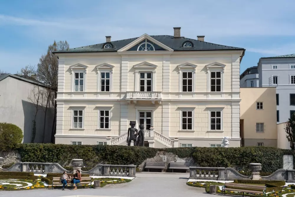 Die Ausstellung findet in den beeindruckenden Räumlichkeiten der Galerie Thaddaeus Ropac in Salzburg statt. Foto: Ulrich Ghezzi via langenacht.orf.at