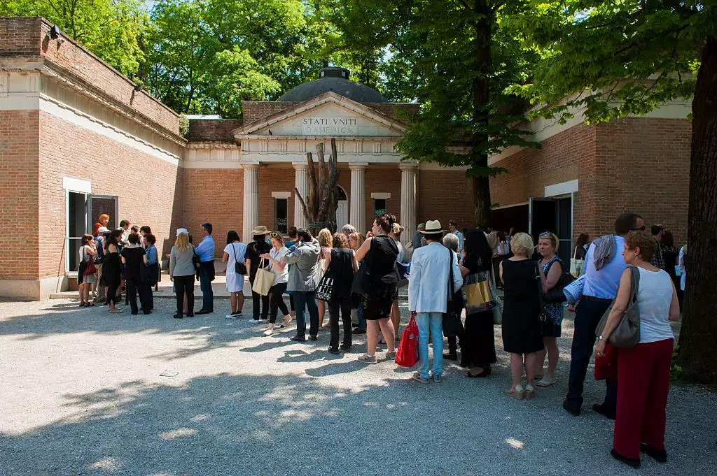 C'è un sacco di affari fatti alle Biennali. Ecco come il mercato dell'arte fa una danza delicata a Venezia 3833_5