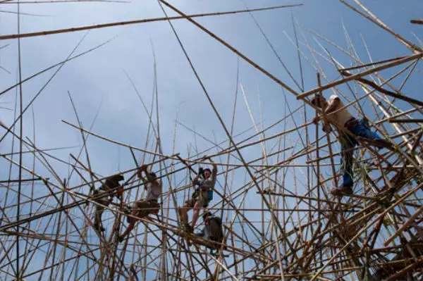 5,000 Arms to Hold You, 2014 Foto: Elie Posner, Mize Izrayèl la, Jerizalèm