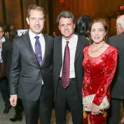 Sandy Rower, John Stern, Sarah Lawrence am Storm King Art Center säi fënneften alljährlechen Gala Dinner a Live Auktioun am Four Seasons Restaurant zu New York. Foto: Benjamin Lozovsky, Ugedriwwe BFAnyc.com.