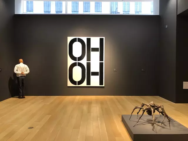 Ukubuka kokufakwa komdwebo ka-Christopher Wool e-Christie's New York, ngaphambi kokudayiswa. Isithombe: Katya Kazakina.