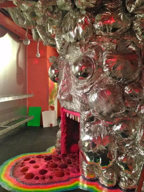 Wayne Coyne, La Buŝo de la Reĝo. Foto: Ĝentileco American Visionary Art Museum.