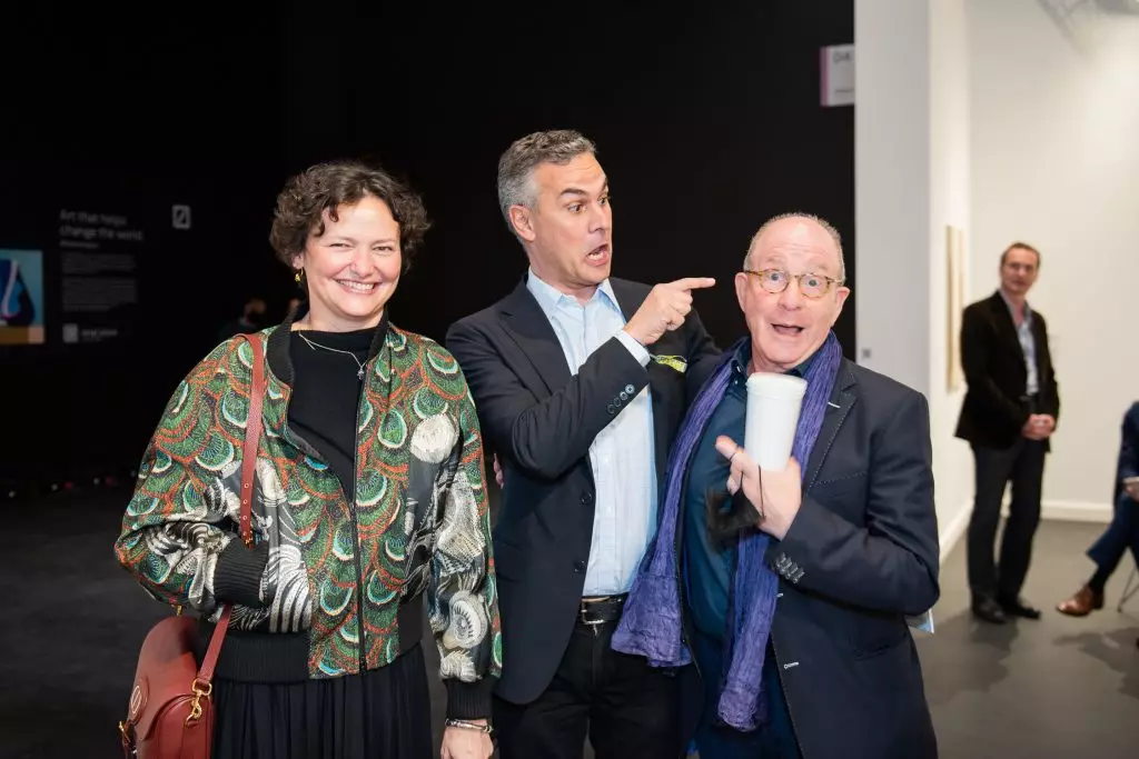 [L to R:] Curators Cecilia Alemani, Massimiliano Gioni, pẹlu alariwisi Jerry Saltz.