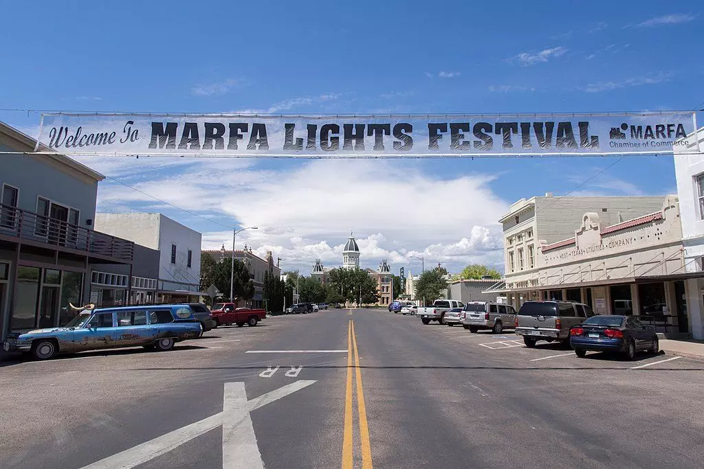 Islak Boya: Marfa Christopher Wool'u Karantinaya Almış Olabilir, Jerry Gogosian bir Galeri İşine Girdi ve Daha Sulu Sanat Dünyası Dedikodusu 4000_1