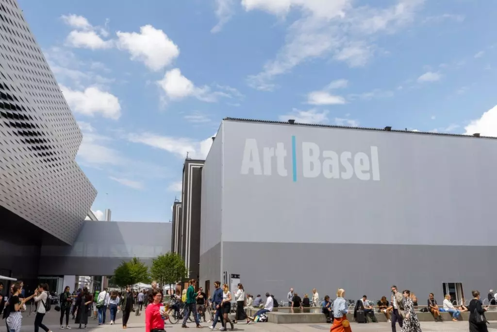 ហ្វូងមនុស្សនៅ Art Basel 2019។ © Art Basel ។